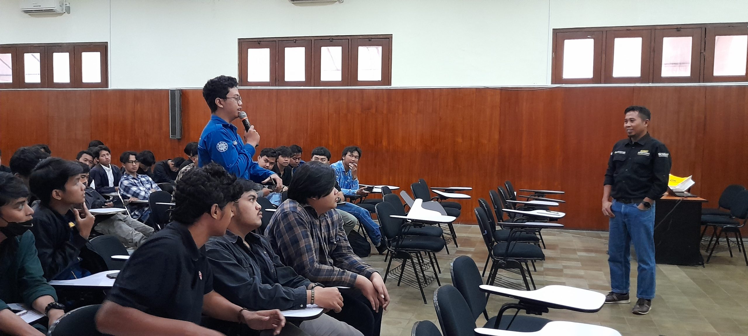 Kuliah Umum dari Dwi Winarno, PT. United Tractors Tbk – Departemen ...